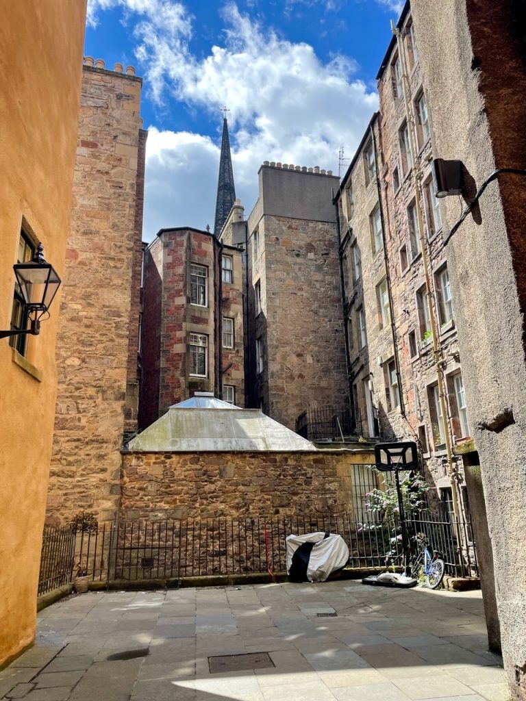 Two Fun and Free Walking Tours in Edinburgh - Travel A-Broads